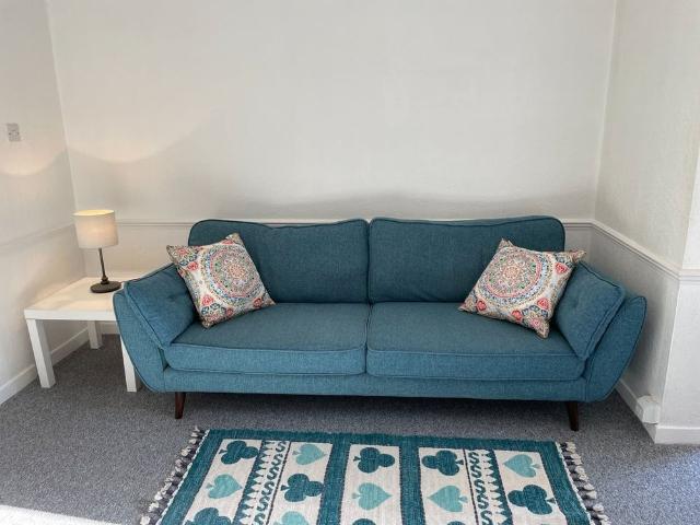 3 Bed Flat, Elizabeth Gardens, W3