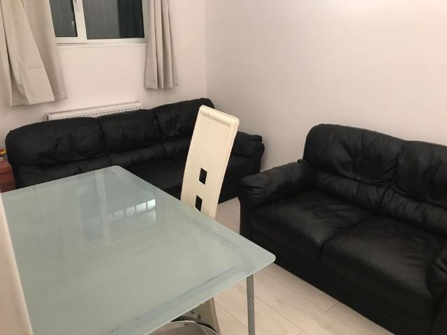 3 Bed Flat, Emberton Court, EC1V