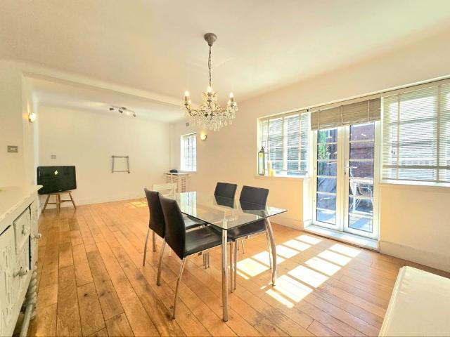 3 Bed Flat, Emerson Court, SW19