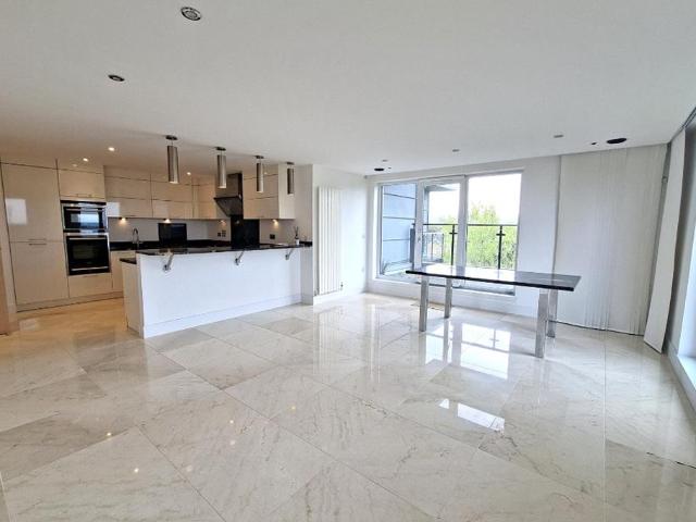3 bed flat for rent in Maybury