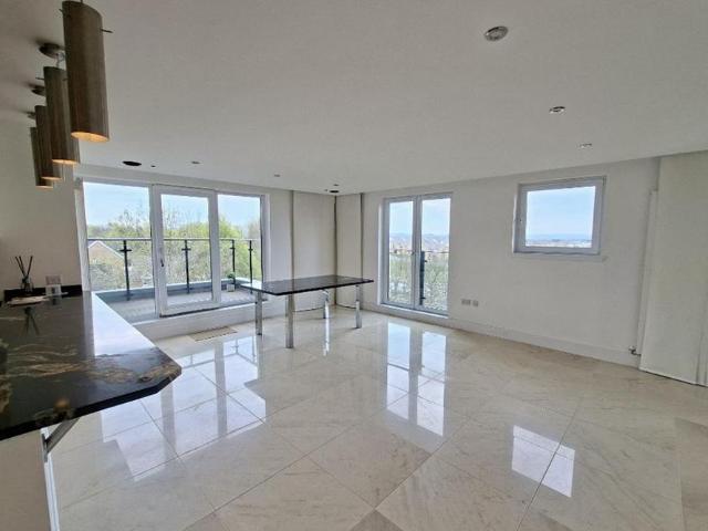 3 bed flat for rent in Maybury