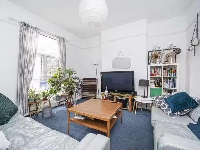 3 bed flat for sale in Graham Road, E8, London