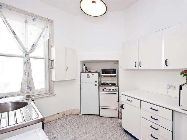 3 bed flat for sale