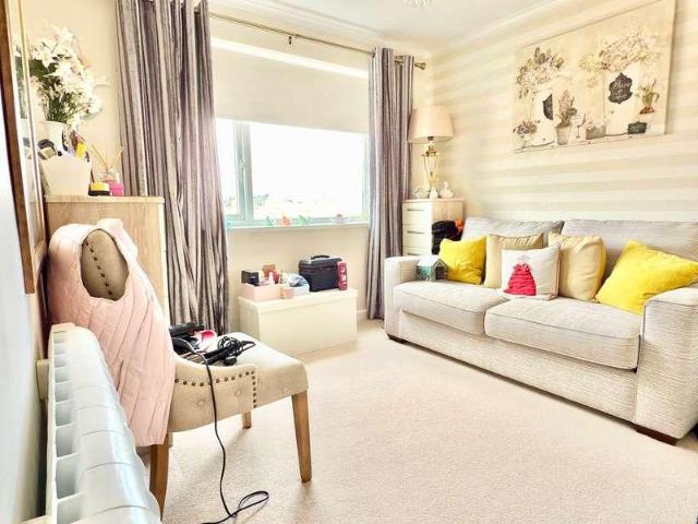 3 bed flat for sale