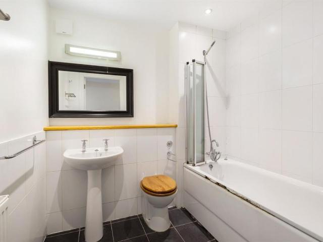 3 bed flat for sale