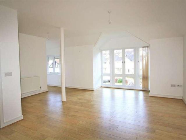 3 bed flat for sale