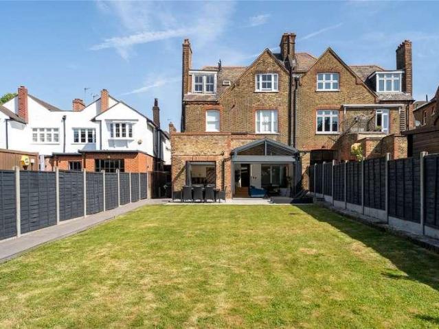 3 bed flat for sale