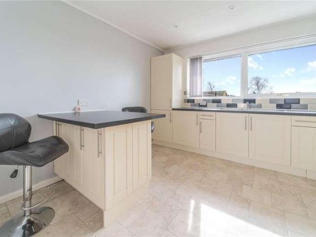 3 bed flat for sale