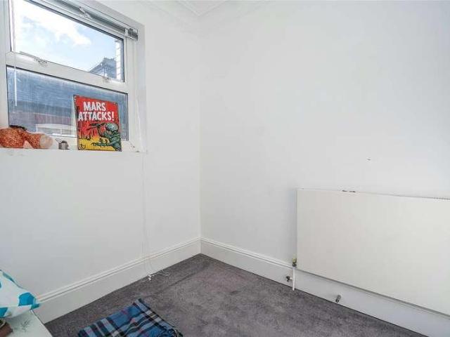 3 bed flat for sale