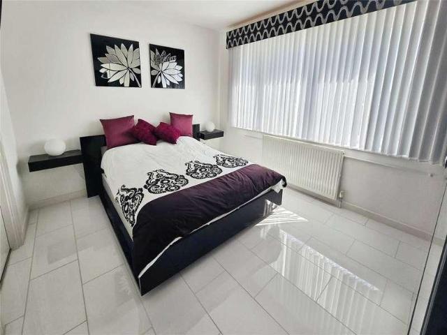 3 bed flat for sale