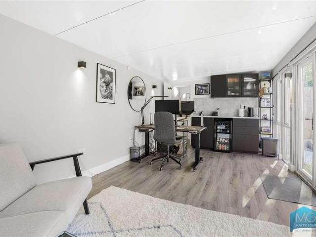 3 bed flat for sale