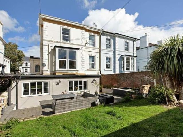3 bed flat for sale