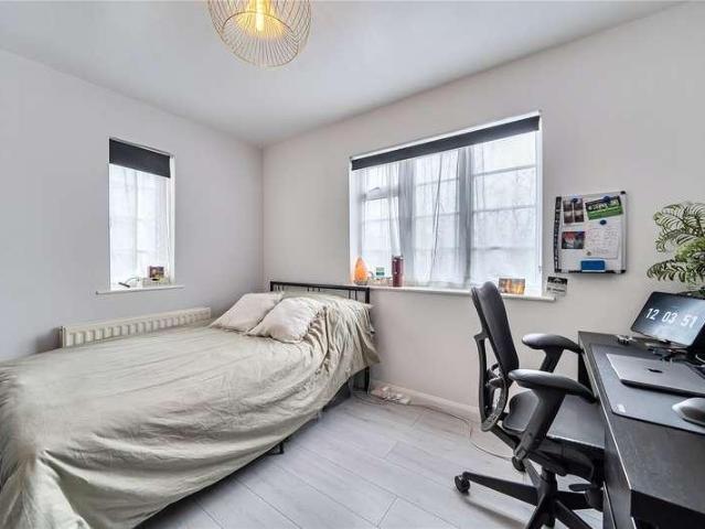 3 bed flat for sale