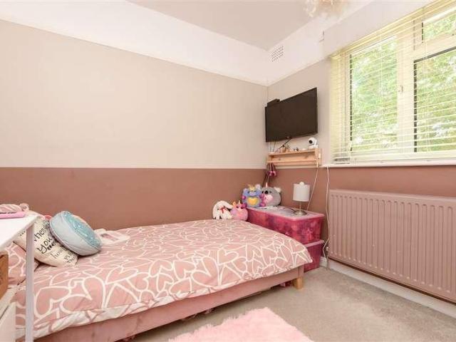 3 bed flat for sale