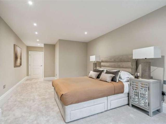 3 bed flat for sale