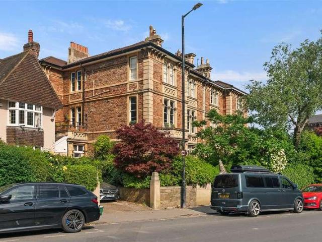 3 bed flat for sale