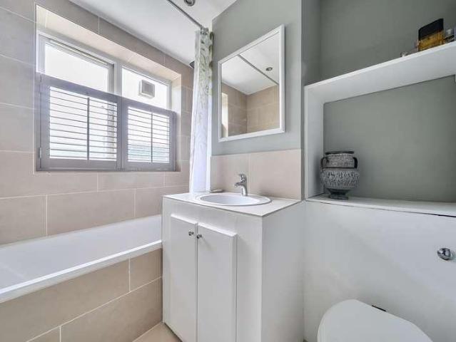3 bed flat for sale