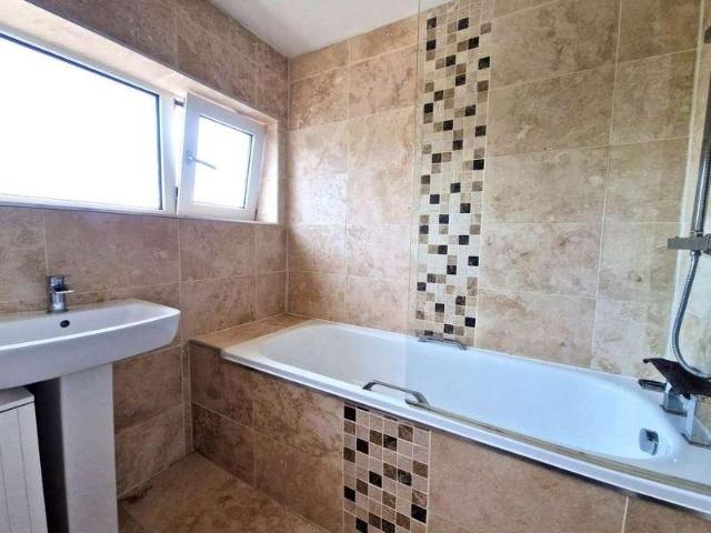 3 bed flat for sale