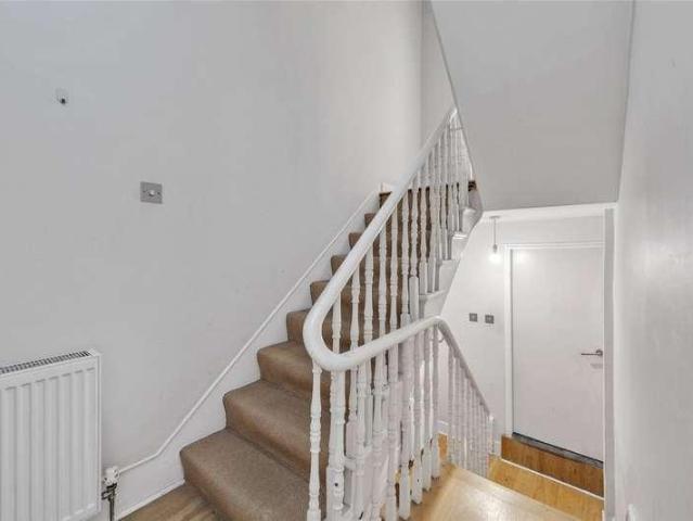 3 bed flat for sale