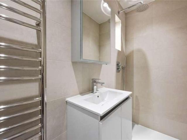 3 bed flat for sale