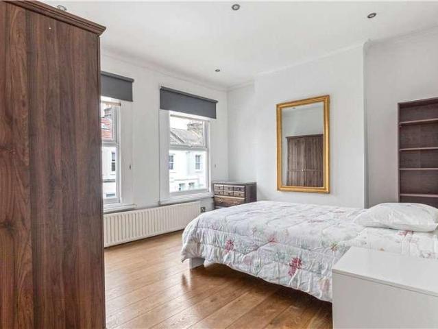 3 bed flat for sale