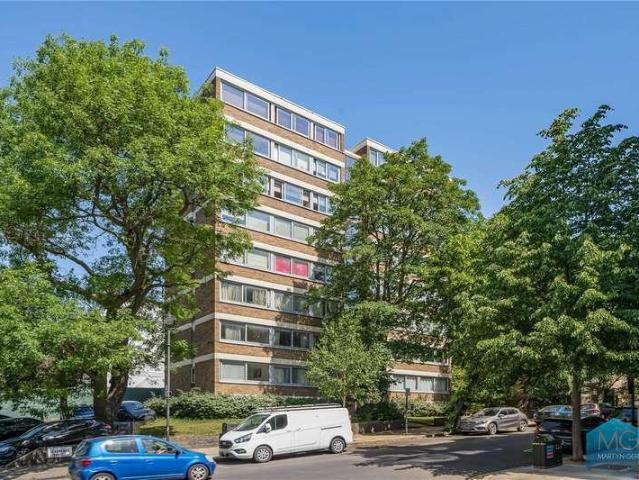 3 bed flat for sale