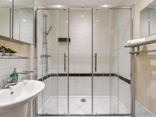 3 bed flat for sale