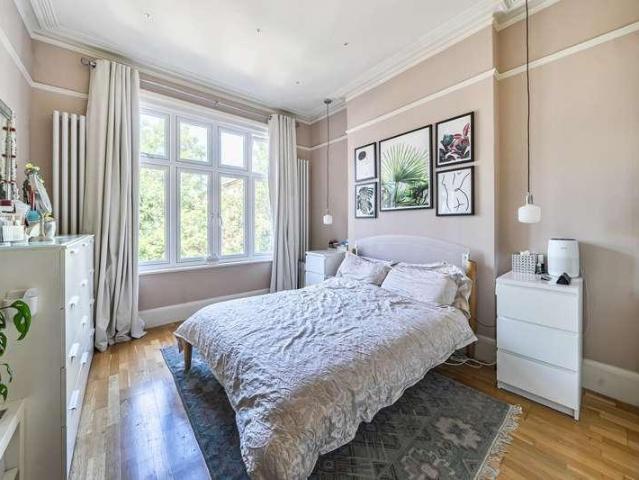 3 bed flat for sale