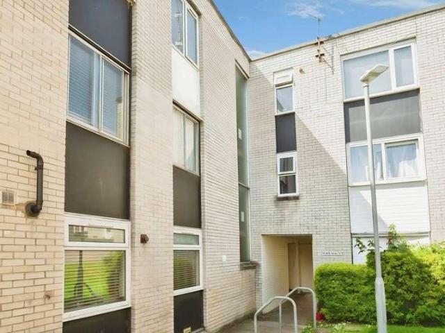 3 bed flat for sale