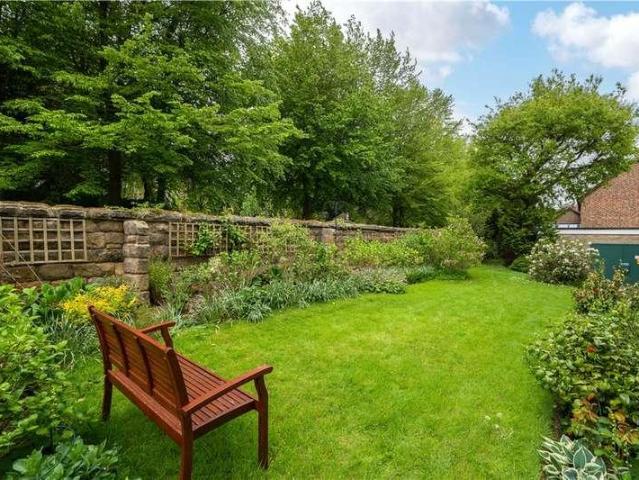 3 bed flat for sale