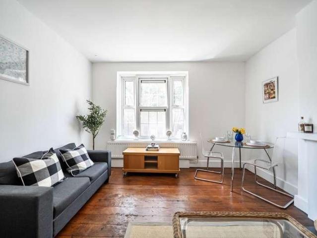 3 bed flat for sale