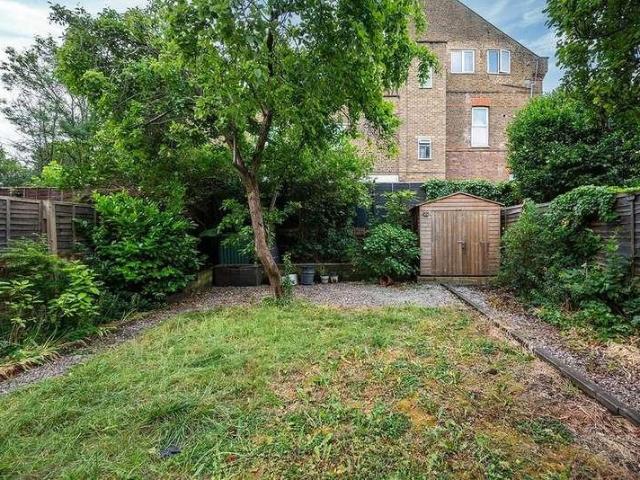 3 bed flat for sale