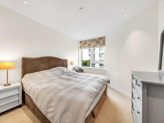 3 bed flat for sale
