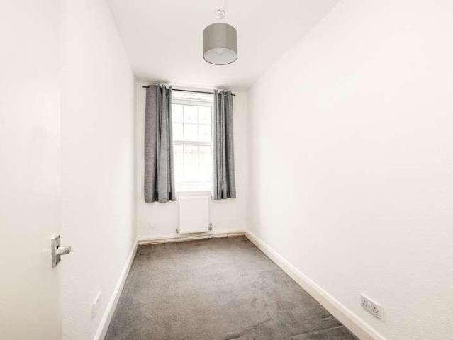 3 bed flat for sale
