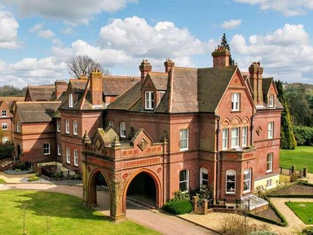 3 bed flat for sale