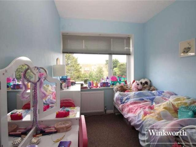 3 bed flat for sale