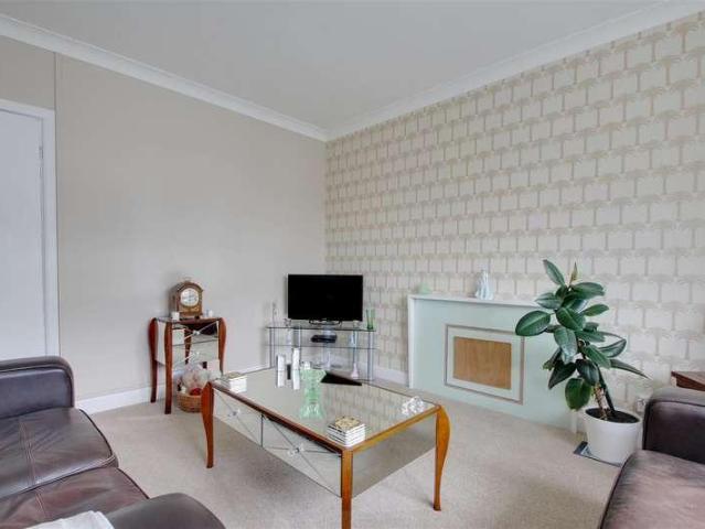3 bed flat for sale