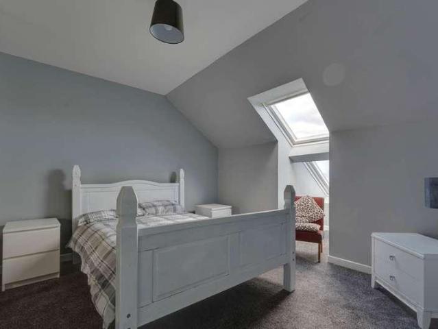 3 bed flat for sale
