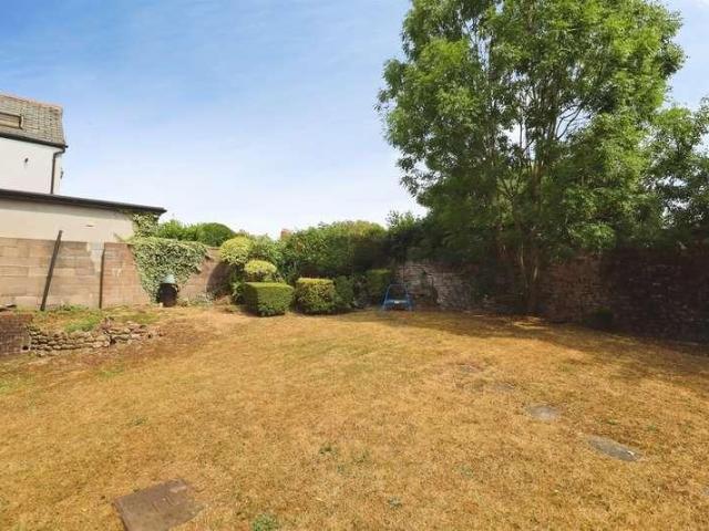 3 bed flat for sale