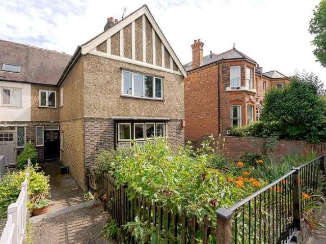 3 bed flat for sale
