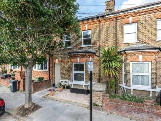 3 bed flat for sale