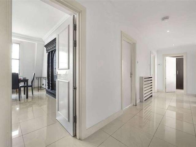 3 bed flat for sale