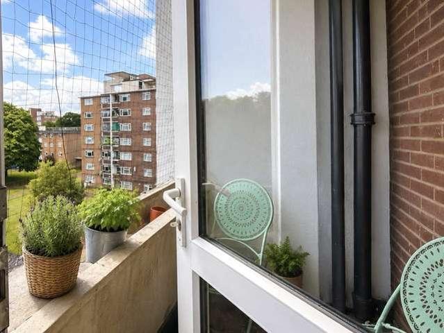 3 bed flat for sale