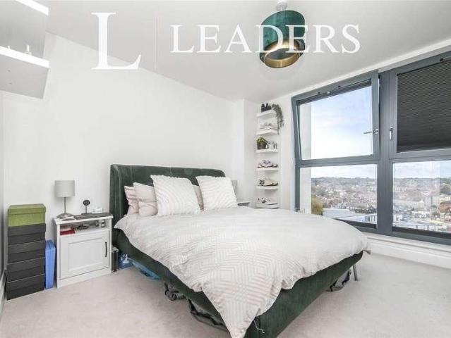3 bed flat for sale