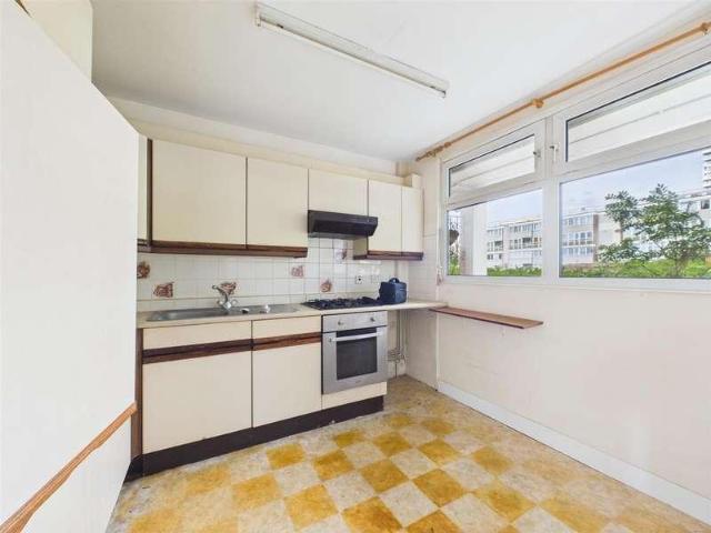 3 bed flat for sale