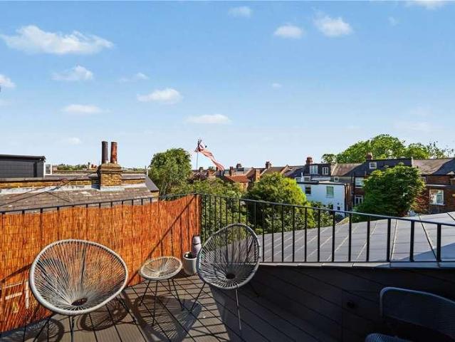 3 bed flat for sale