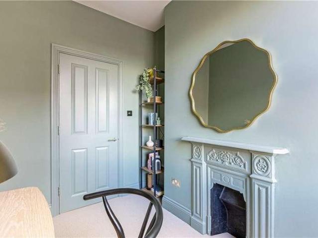 3 bed flat for sale