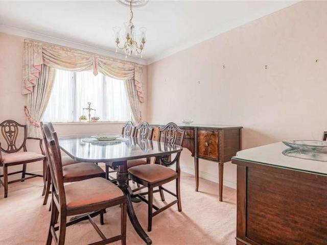 3 bed flat for sale