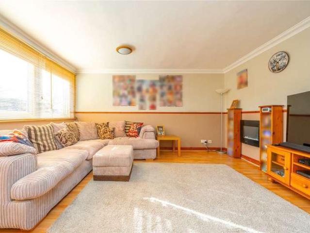 3 bed flat for sale