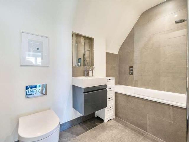 3 bed flat for sale